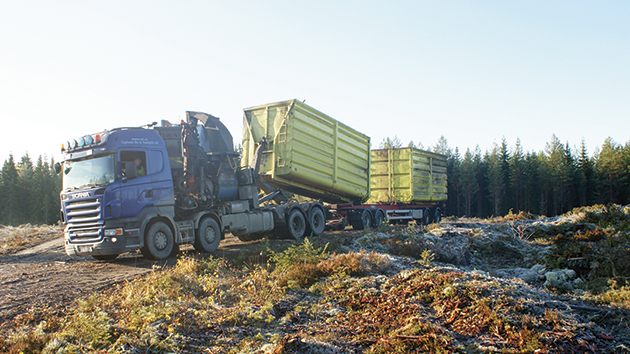 Huggbil med containersystem – ett flexibelt alternativ för flisning vid ...