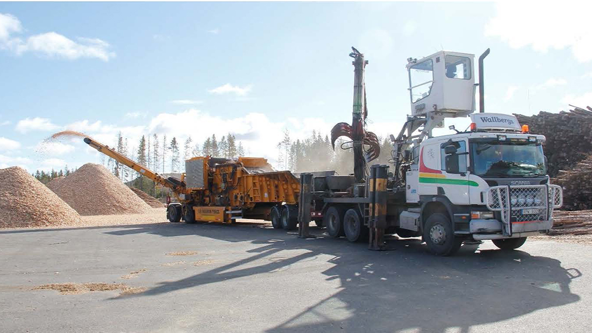 Flisning av bränsleved och delkvistad energived med stor trumhugg – CBI ...