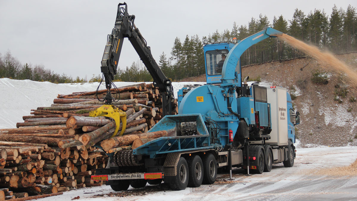 Productivity and fuel consumption for mobile comminution equipment when ...